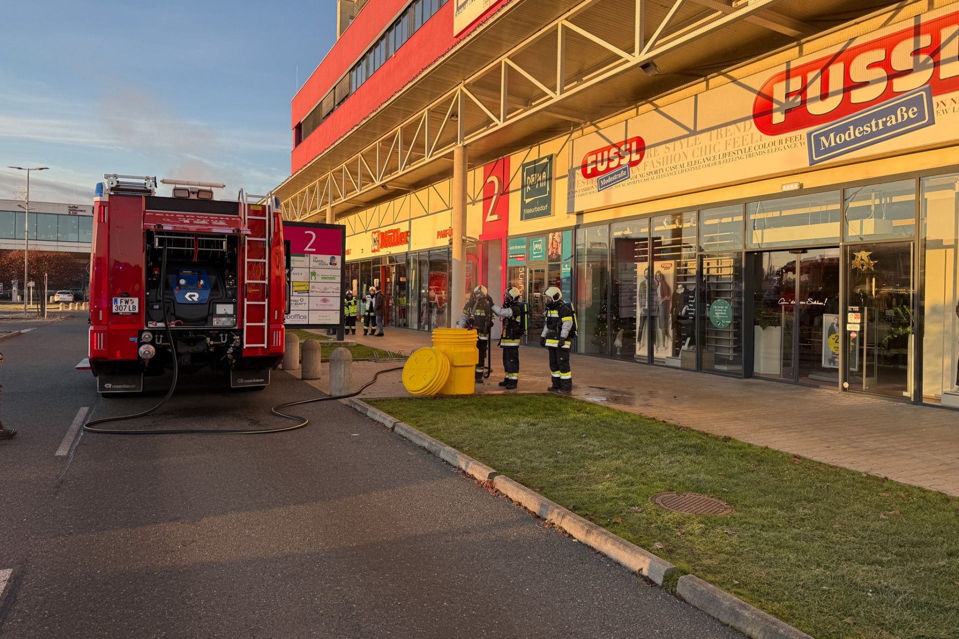 Schadstoffeinsatz im FMZ Basta - Stadtfeuerwehr Leibnitz